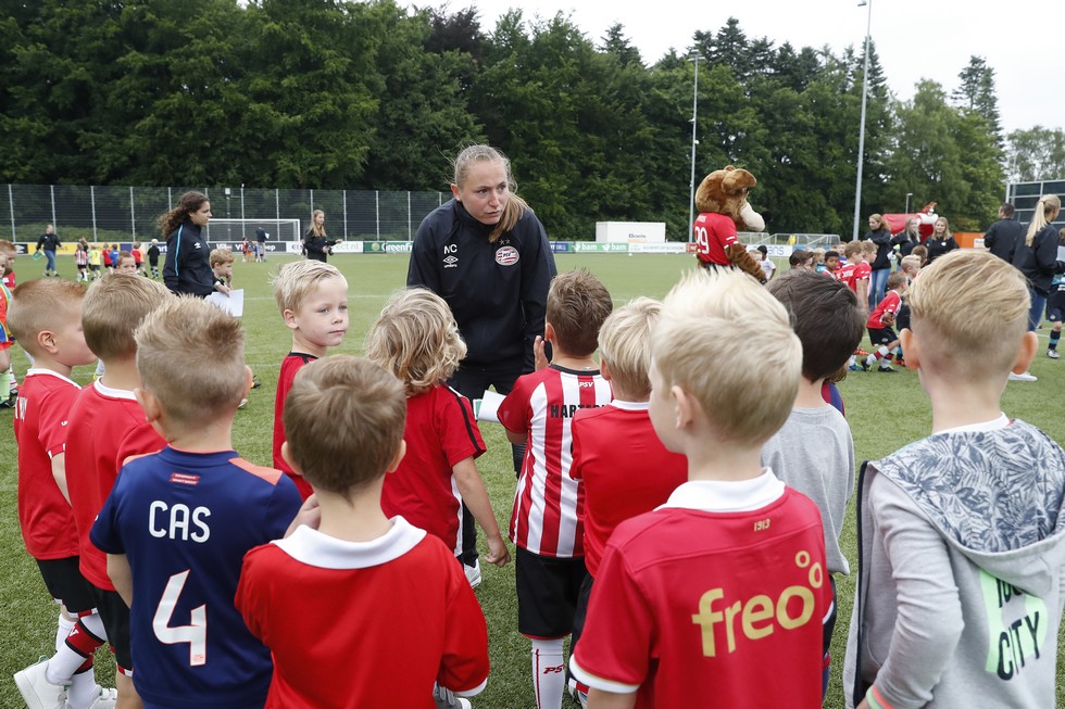 PSV - In beeld: PSV Voetbaltraining met Phoxy