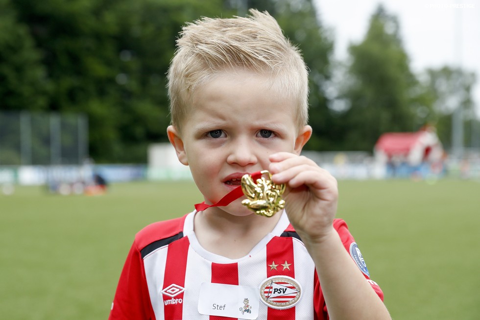 PSV - In beeld: PSV Voetbaltraining met Phoxy