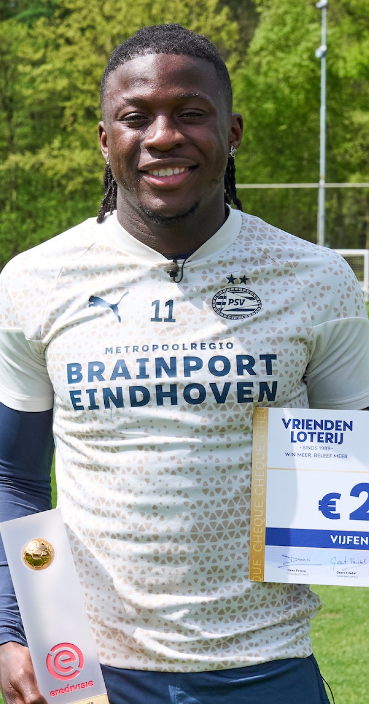 PSV - Nieuws | PSV domineert elftal van de maand en levert grootste talent