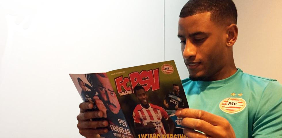 PSV - FC PSV Magazines in de bus