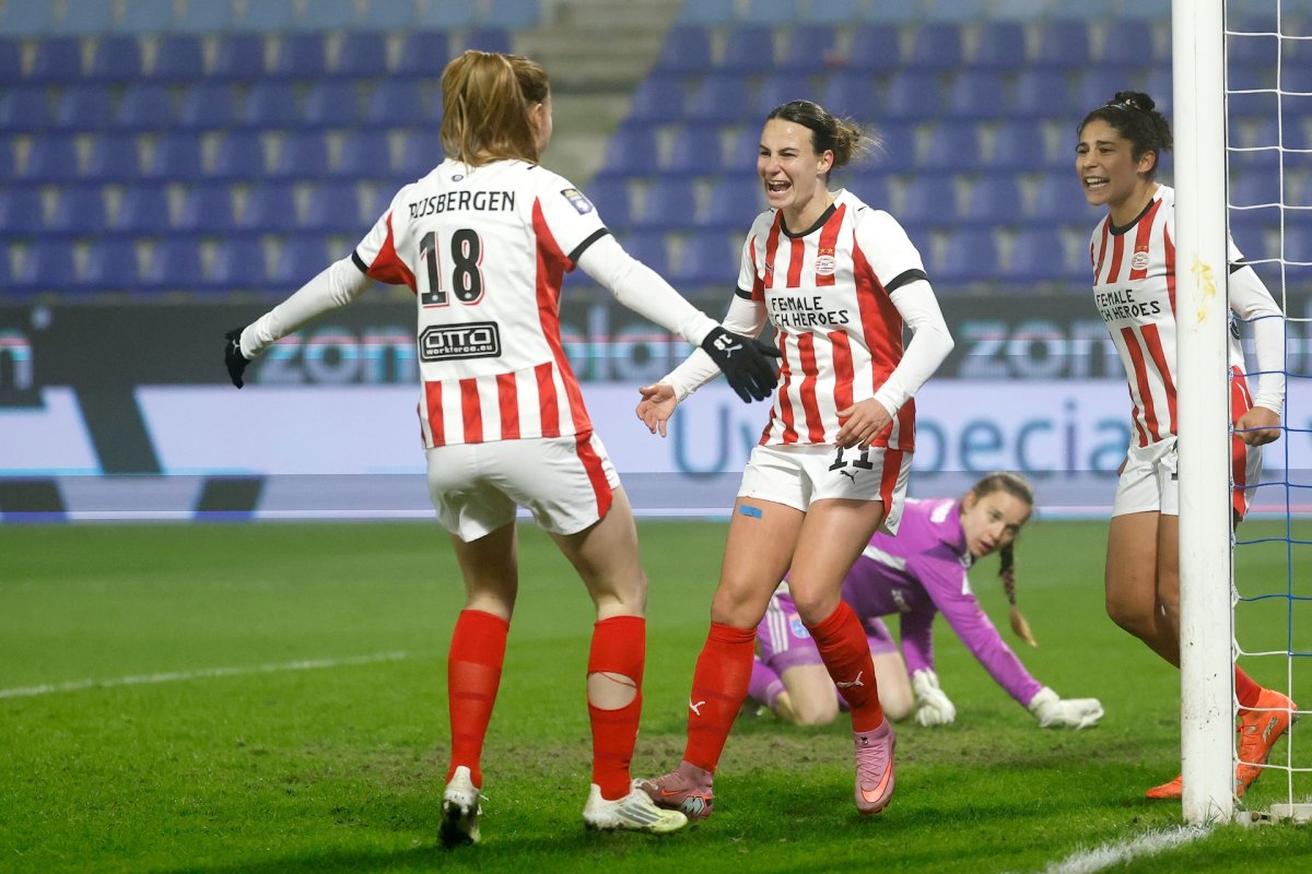 PSV - Wedstrijdverslag | PSV Vrouwen boekt belangrijke zege op PEC Zwolle