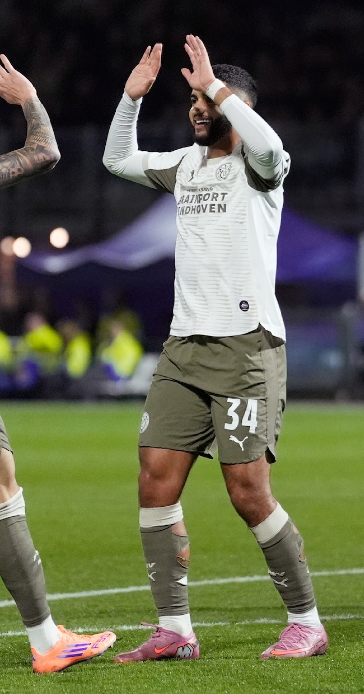 PSV - Review | PSV wins convincingly in Zwolle: first goal for Dennis Man