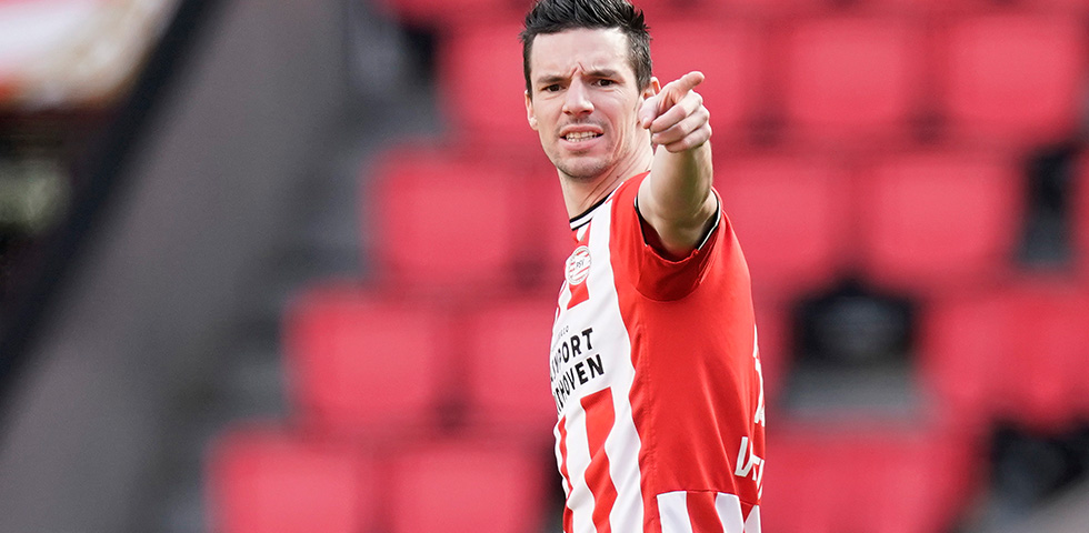 PSV - Cadeau en mijlpaal voor Viergever