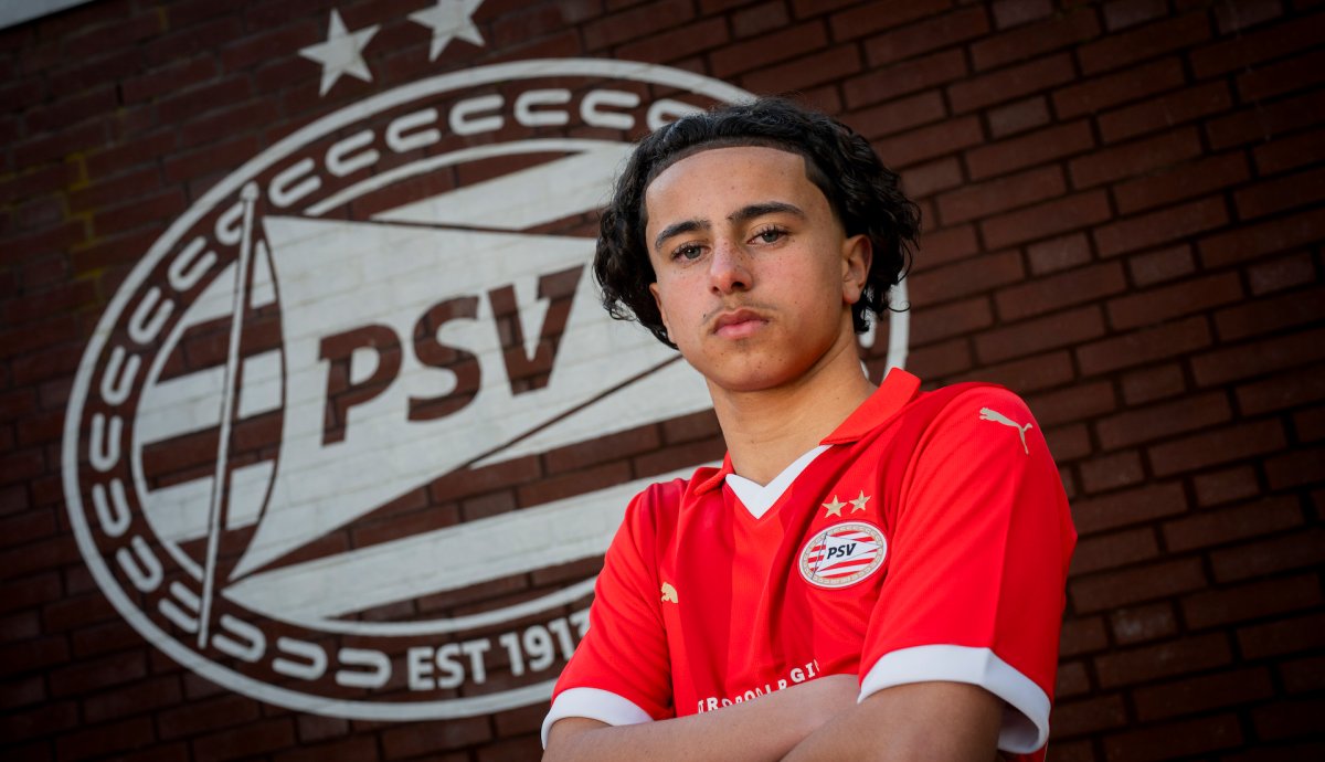 PSV - Profcontract | Kyano Penso tekent tot medio 2026 bij PSV