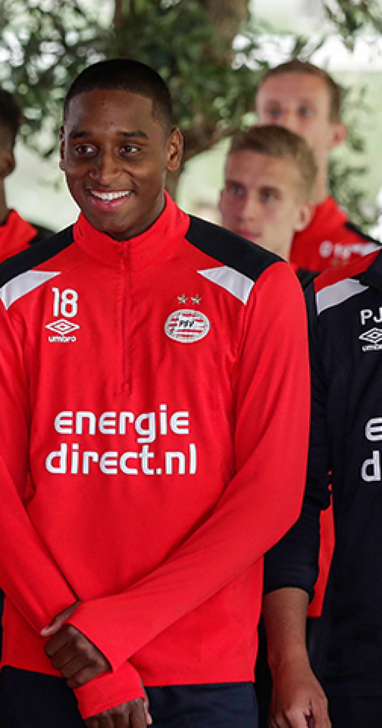 PSV - Cadeau voor doorgestroomd drietal tijdens Profdag