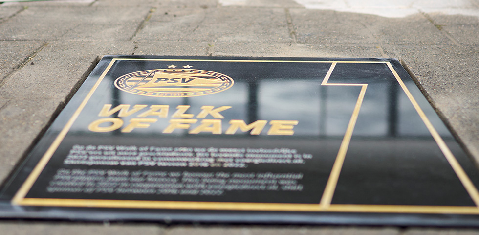 PSV - Nieuws | PSV-legendes onthullen PSV Walk of Fame op FANdag