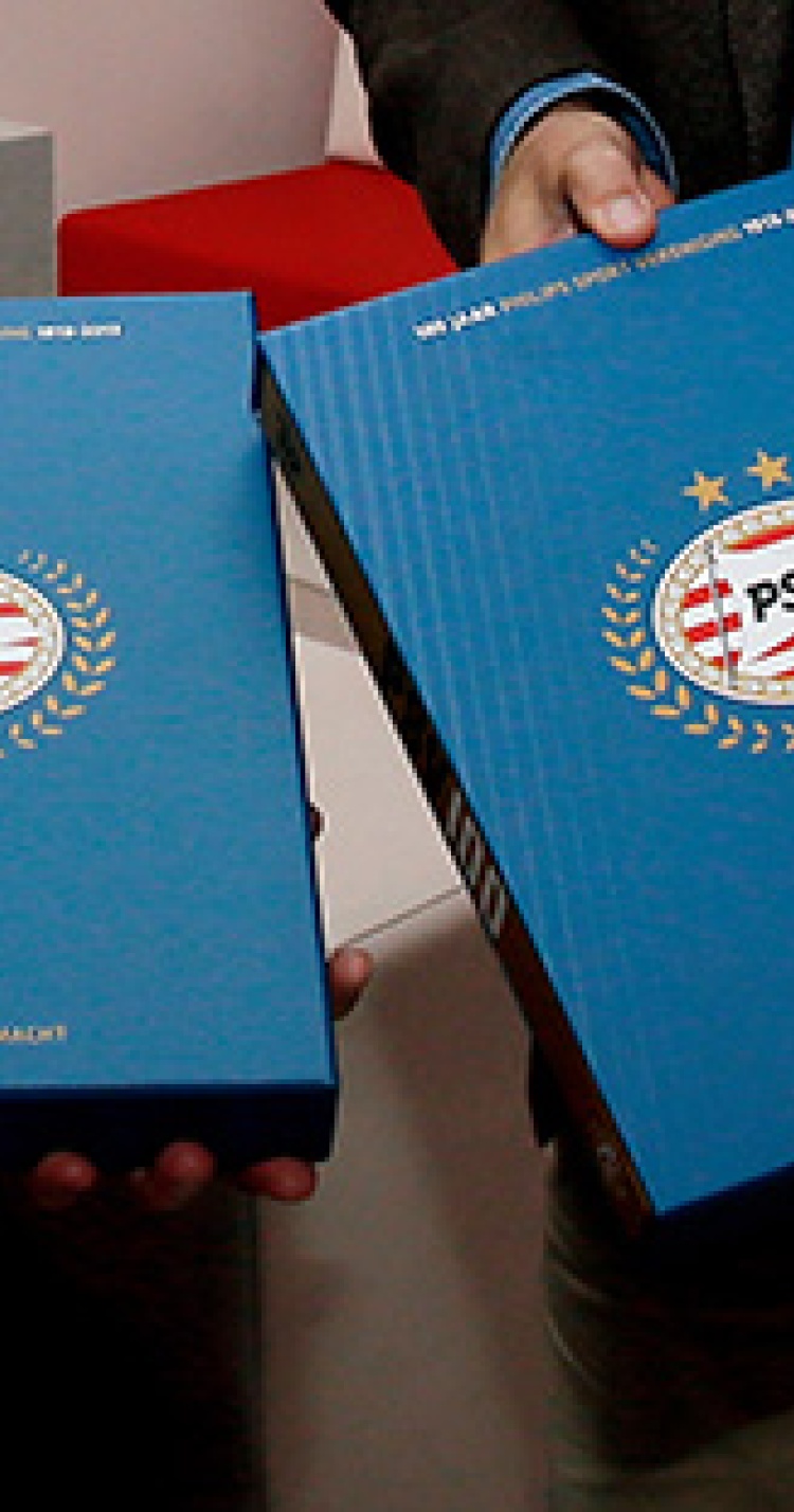 PSV - Signeersessies jubileumboek in de PSV FANstore