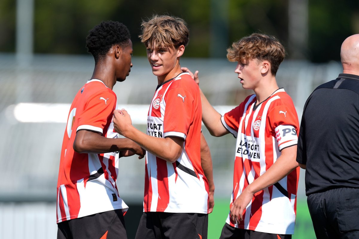 PSV - PSV Academy | PSV O16 imponeert op Generation Cup en deelname aan prestigieus toernooi ...