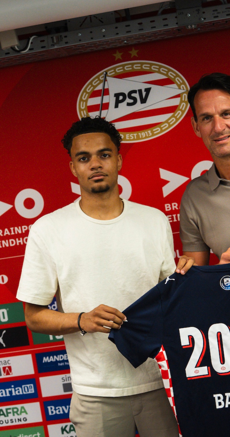PSV - Contract news | Essiën Bassey extends contract with one year