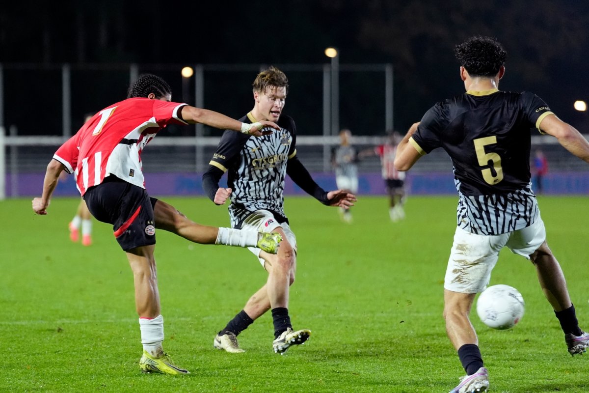 PSV - Doelpunt Tay Abed