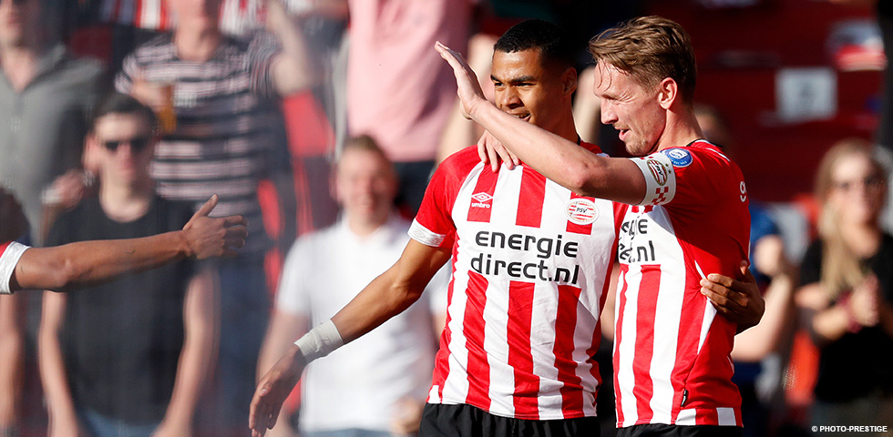 PSV - PSV blijft het in spoor