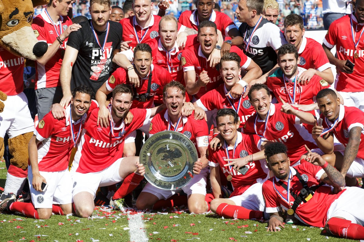 PSV - FACT | PSV werd in 2016 kampioen tegen PEC Zwolle