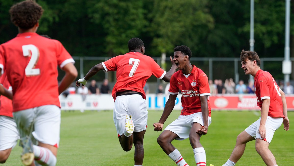 PSV - Nieuws | PSV feliciteert geslaagde spelers