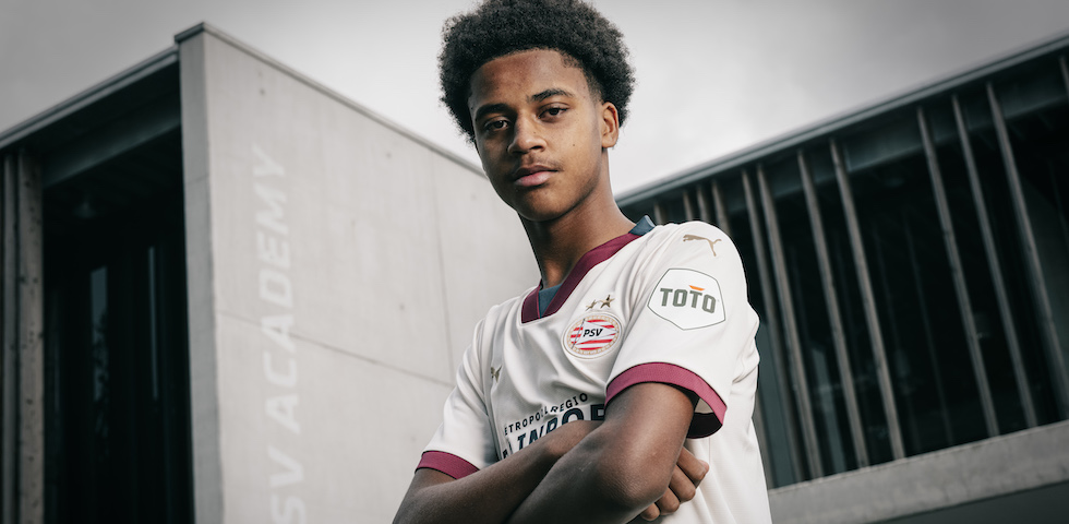 PSV - Profcontract | PSV neemt Austyn Jones over van FC Utrecht