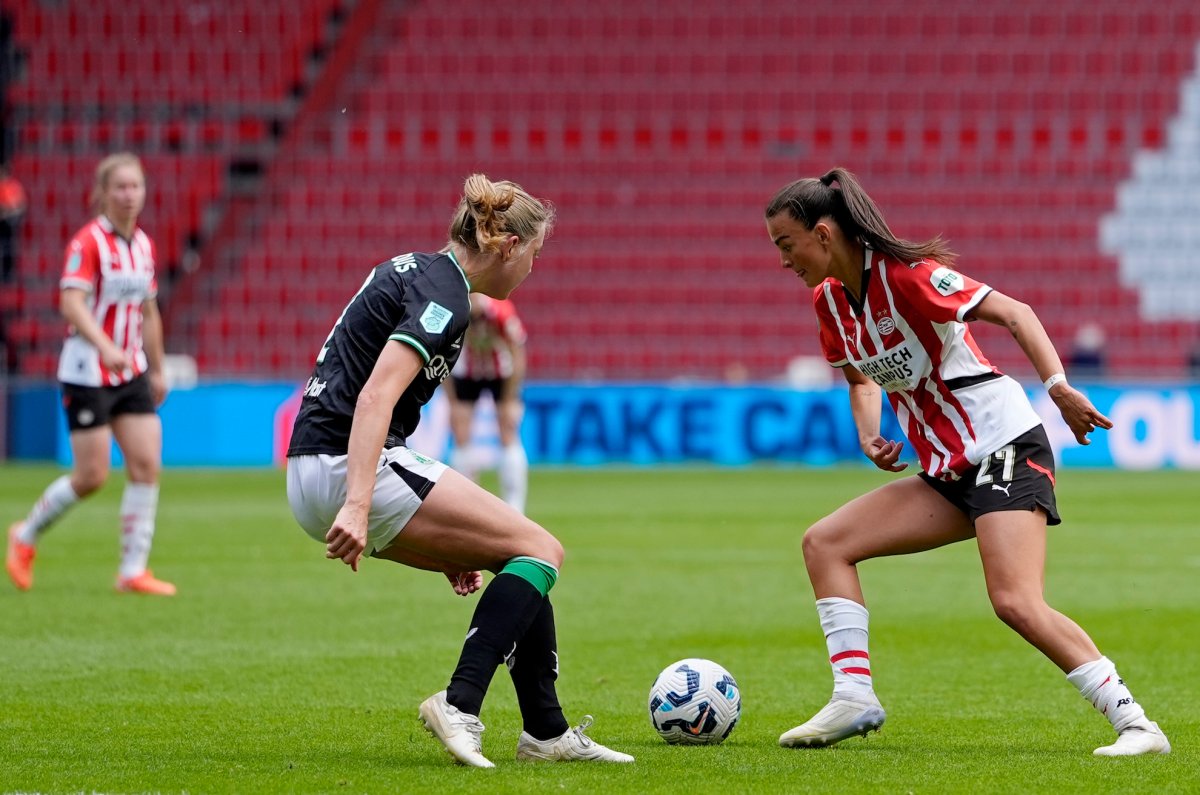PSV - PSV Vrouwen | PSV Vrouwen verslaat Feyenoord maar grijpt net naast de landstitel