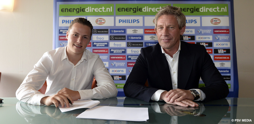 PSV - Tijn Daverveld (17) tekent eerste profcontract