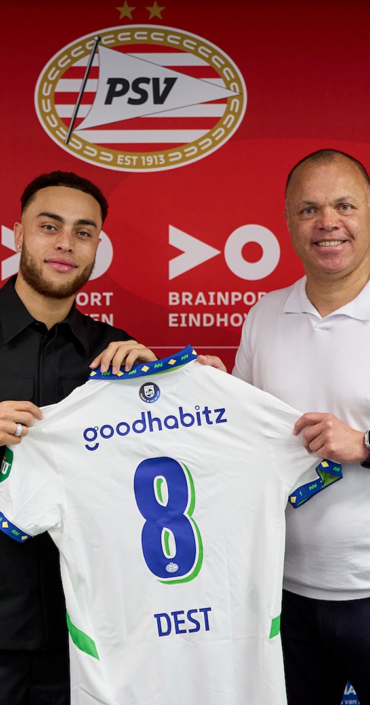 PSV - PSV neemt Sergiño Dest definitief over van FC Barcelona