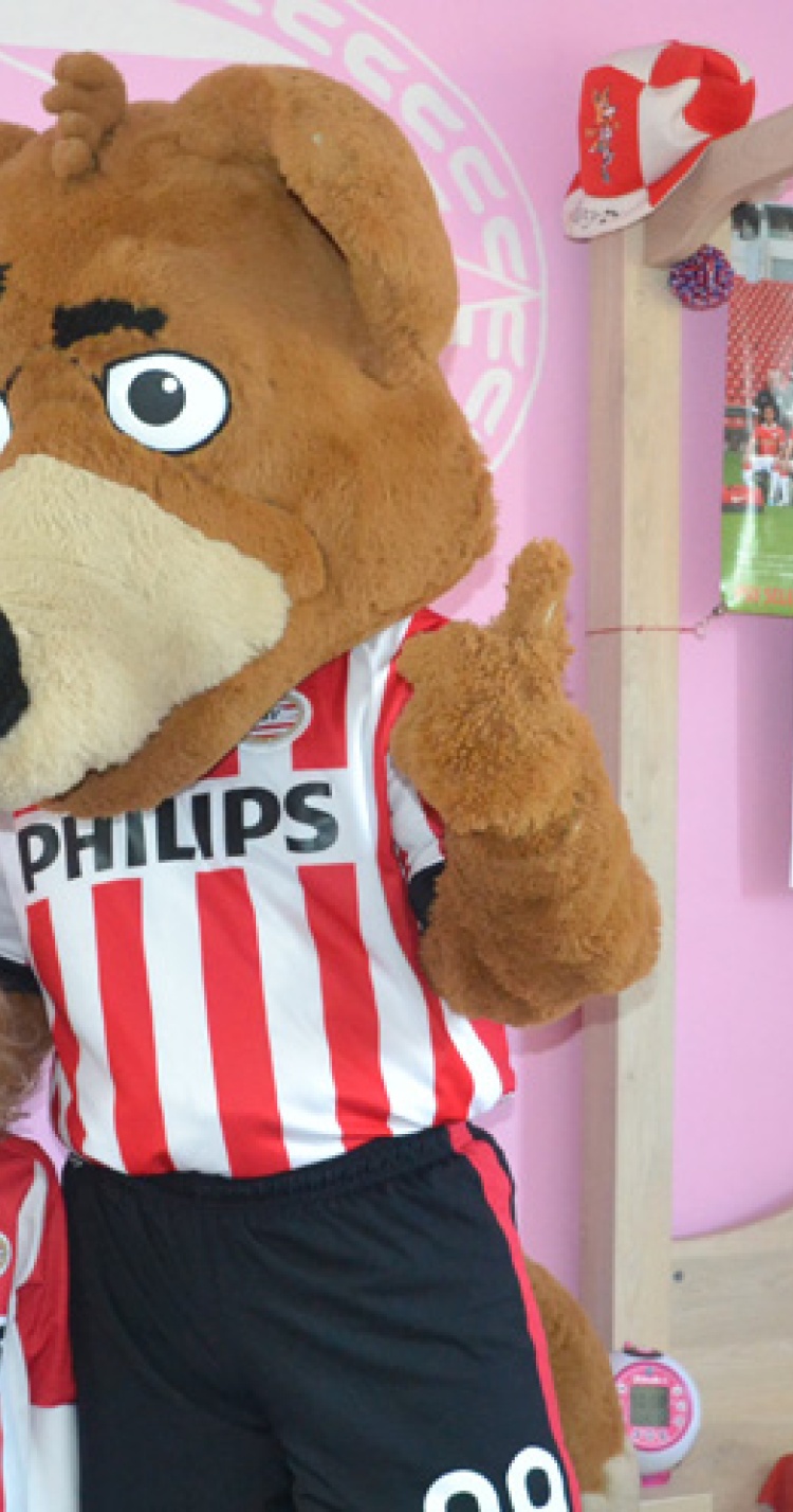 PSV - Phoxy bezoekt PSV-kamer