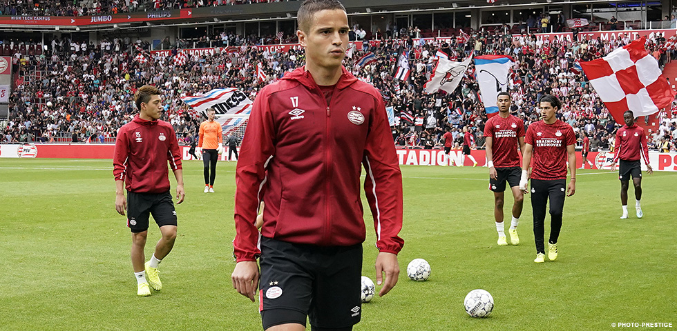 PSV - Afellay vertelt over Hiddink, Koeman en Messi