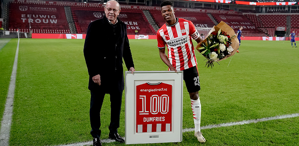 PSV - Cadeau voor Dumfries na mijlpaal
