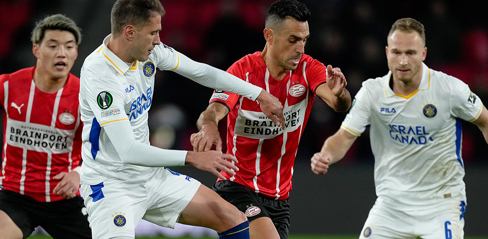 PSV - PSV reist met 22 spelers af naar Tel Aviv