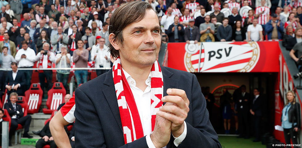 PSV - PSV eert Phillip Cocu