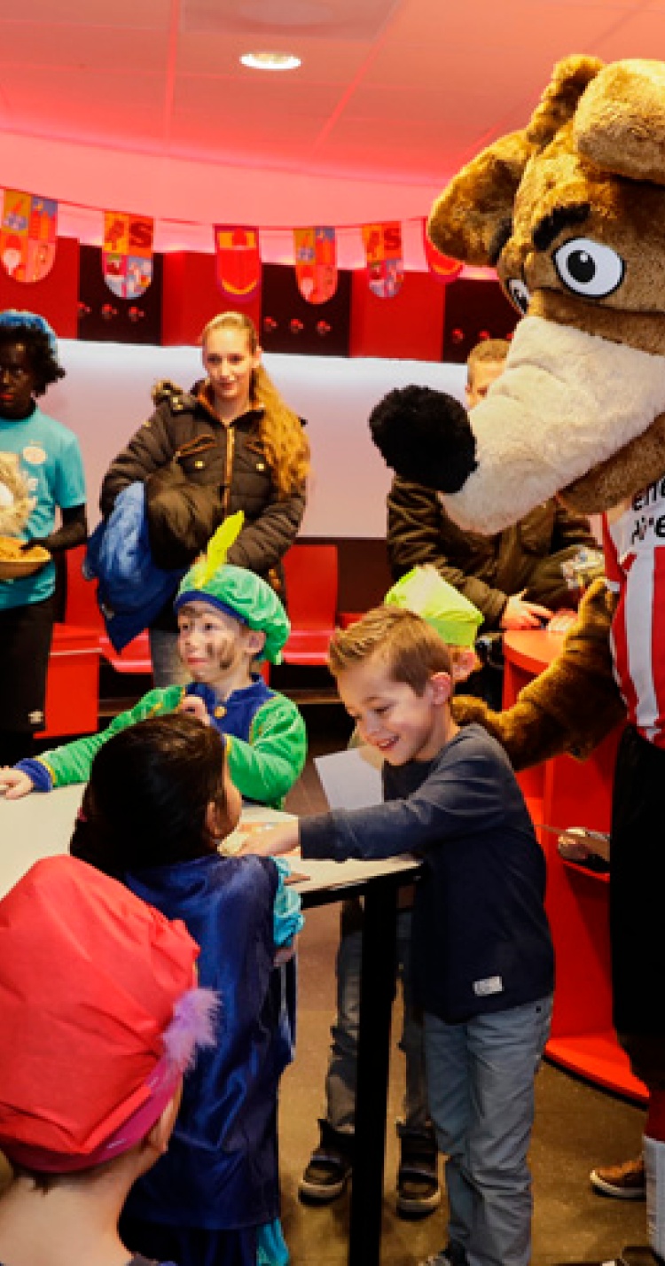 PSV - Blije gezichten op de Phoxy Pietenparty