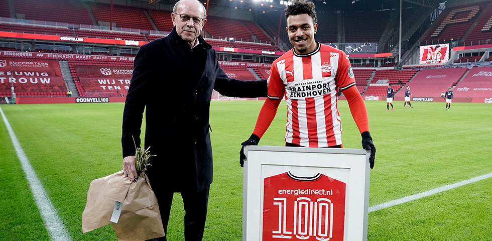 PSV - Cadeau voor Donyell Malen