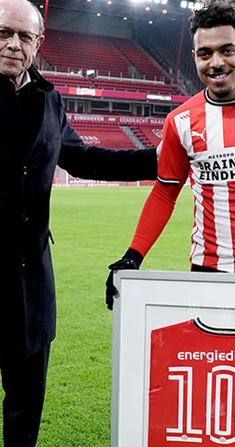 PSV - Cadeau voor Donyell Malen