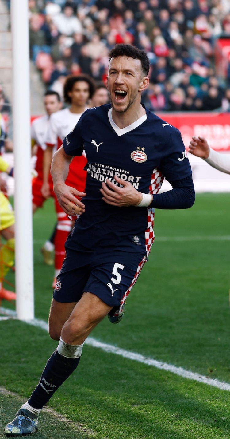 PSV - Review | Historic away win and a Brazilian record for Mauro